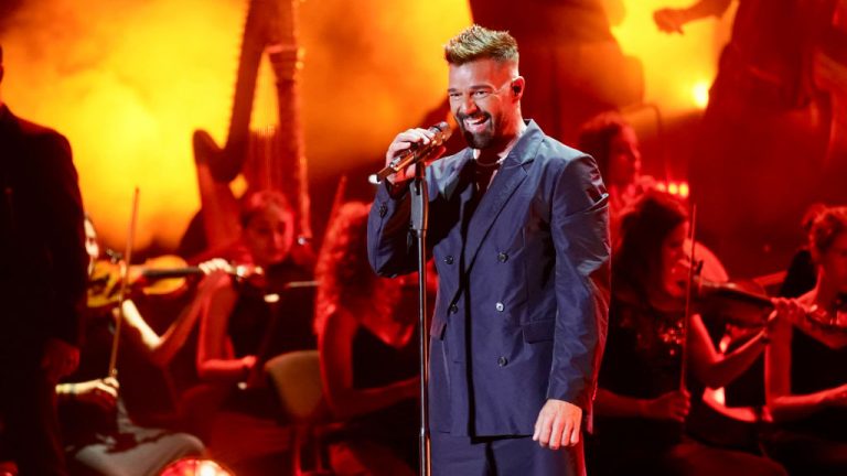 Who Are the 10 Richest Latin Artists in 2025? - los40.us