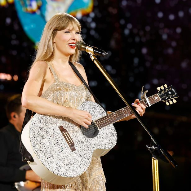 Taylor Swift's Facts Every 'Swiftie' Should Know - los40.us