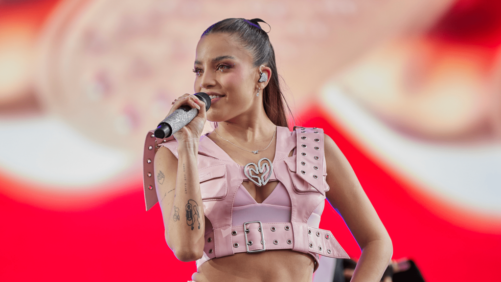 'Coquette' Trend: What It's All About & Celebrities Embracing It - los40.us