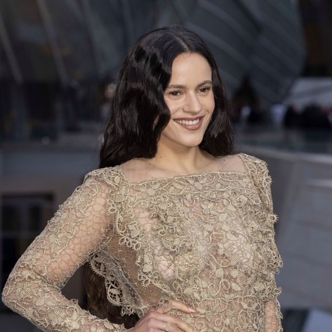 40 Iconic Rosalía Quotes: Empowerment and Reflection - los40.us