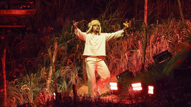 Bad Bunny Debí Tirar Más Fotos Tour Setlist: Puerto Rico Residency ...